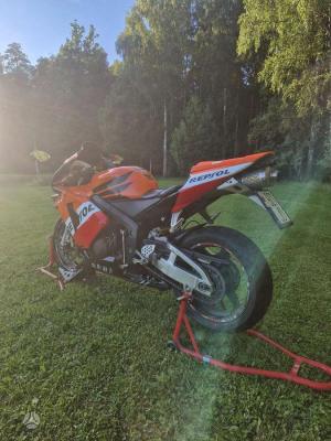 Honda Cbr 2004 Kauņa, ar dzinēja tilpumu 0.60 L un nobraukumu 42 tūkst. km par 3800 €, foto 5 vietnē AUTOMOTO.COM.LV