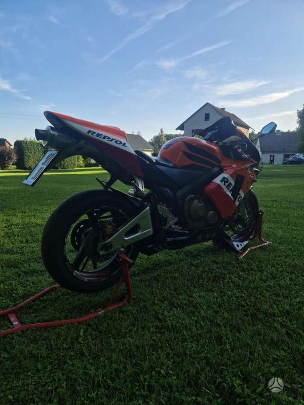 Honda Cbr 2004 Kauņa, ar dzinēja tilpumu 0.60 L un nobraukumu 42 tūkst. km par 3800 €, foto 5 vietnē AUTOMOTO.COM.LV