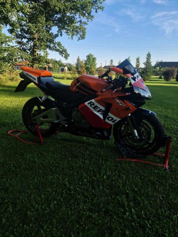 Honda Cbr 2004 Kauņa, ar dzinēja tilpumu 0.60 L un nobraukumu 42 tūkst. km par 3800 €, foto 6 vietnē AUTOMOTO.COM.LV