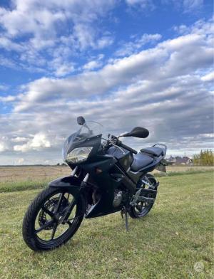 Honda Cbr 2004 Panevēža, ar dzinēja tilpumu 0.13 L un nobraukumu 36 tūkst. km par 1500 €, foto  vietnē AUTOMOTO.COM.LV