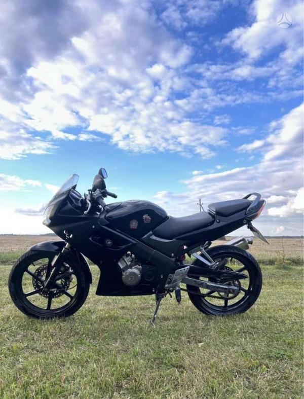 Хонда Cbr 2004 в Паневежис, объемом двигателя 0.13 л и пробегом 36 тыс. км за 1500 €, фото 2 на AUTOMOTO.COM.LV