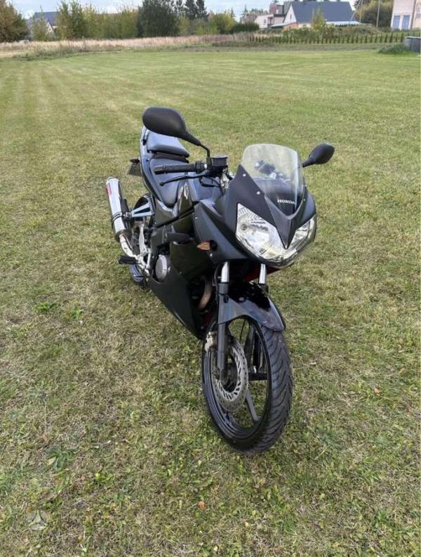 Хонда Cbr 2004 в Паневежис, объемом двигателя 0.13 л и пробегом 36 тыс. км за 1500 €, фото 5 на AUTOMOTO.COM.LV