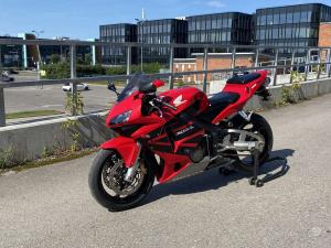 Honda Cbr 2004 Kauņa, ar dzinēja tilpumu 0.60 L un nobraukumu 62 tūkst. km par 3200 €, foto  vietnē AUTOMOTO.COM.LV