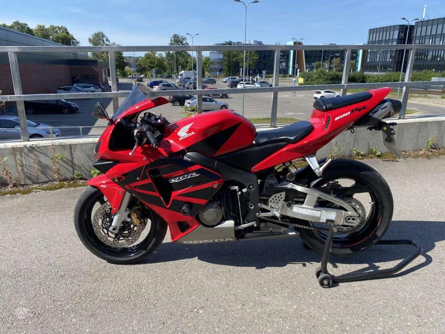 Honda Cbr 2004 Kauņa, ar dzinēja tilpumu 0.60 L un nobraukumu 62 tūkst. km par 3200 €, foto 3 vietnē AUTOMOTO.COM.LV
