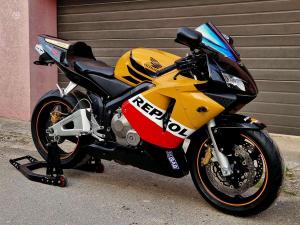 Хонда Cbr 2004 в Вильнюс, объемом двигателя 0.60 л и пробегом 39 тыс. км за 3450 €, фото  на AUTOMOTO.COM.LV