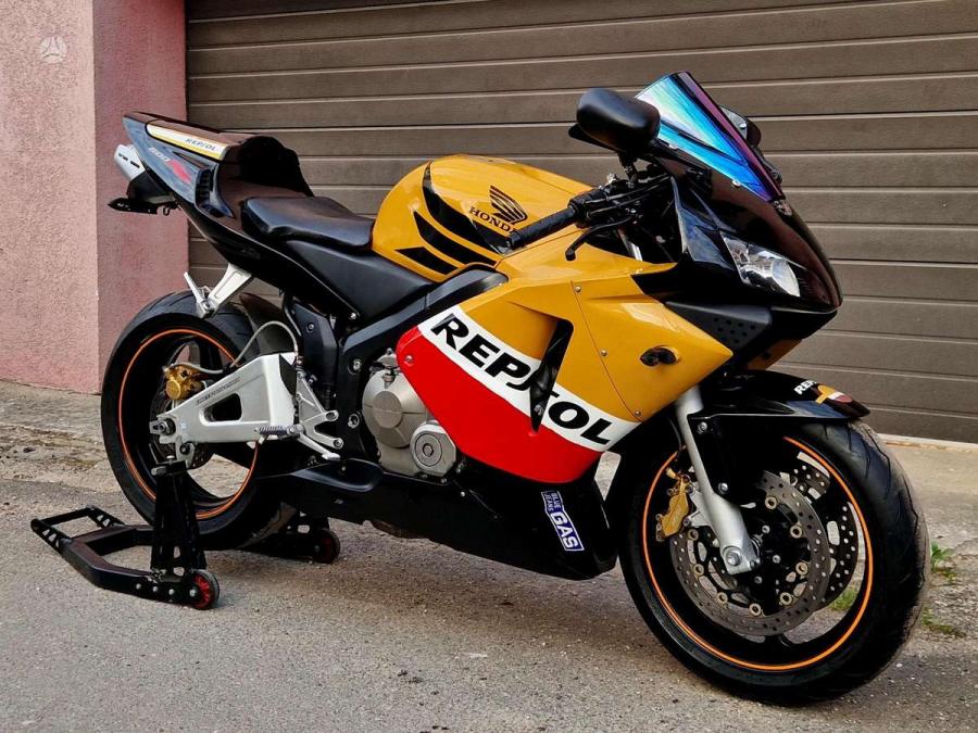 Хонда Cbr 2004 в Вильнюс, объемом двигателя 0.60 л и пробегом 39 тыс. км за 3450 €, фото 1 на AUTOMOTO.COM.LV