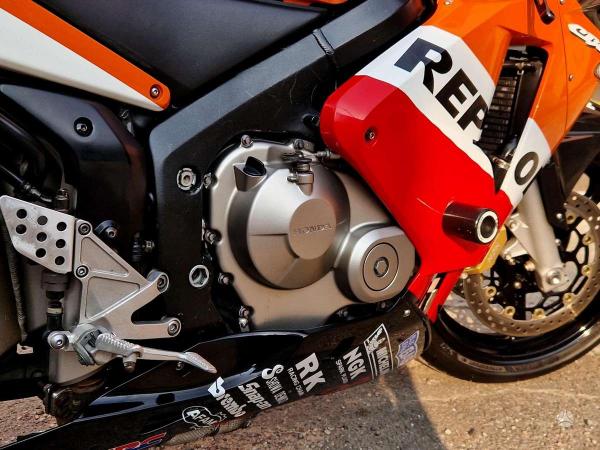 Honda Cbr 2004 Viļņa, ar dzinēja tilpumu 0.60 L un nobraukumu 42 tūkst. km par 3650 €, foto 11 vietnē AUTOMOTO.COM.LV