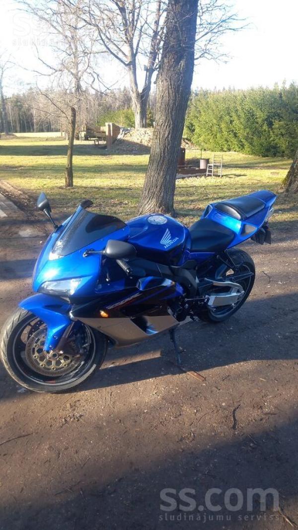 Honda Cbr 2005 in Valmiera, with an engine capacity of 1.00 L and mileage of 0 thousand km for 3900 €, photo 1 on AUTOMOTO.COM.LV