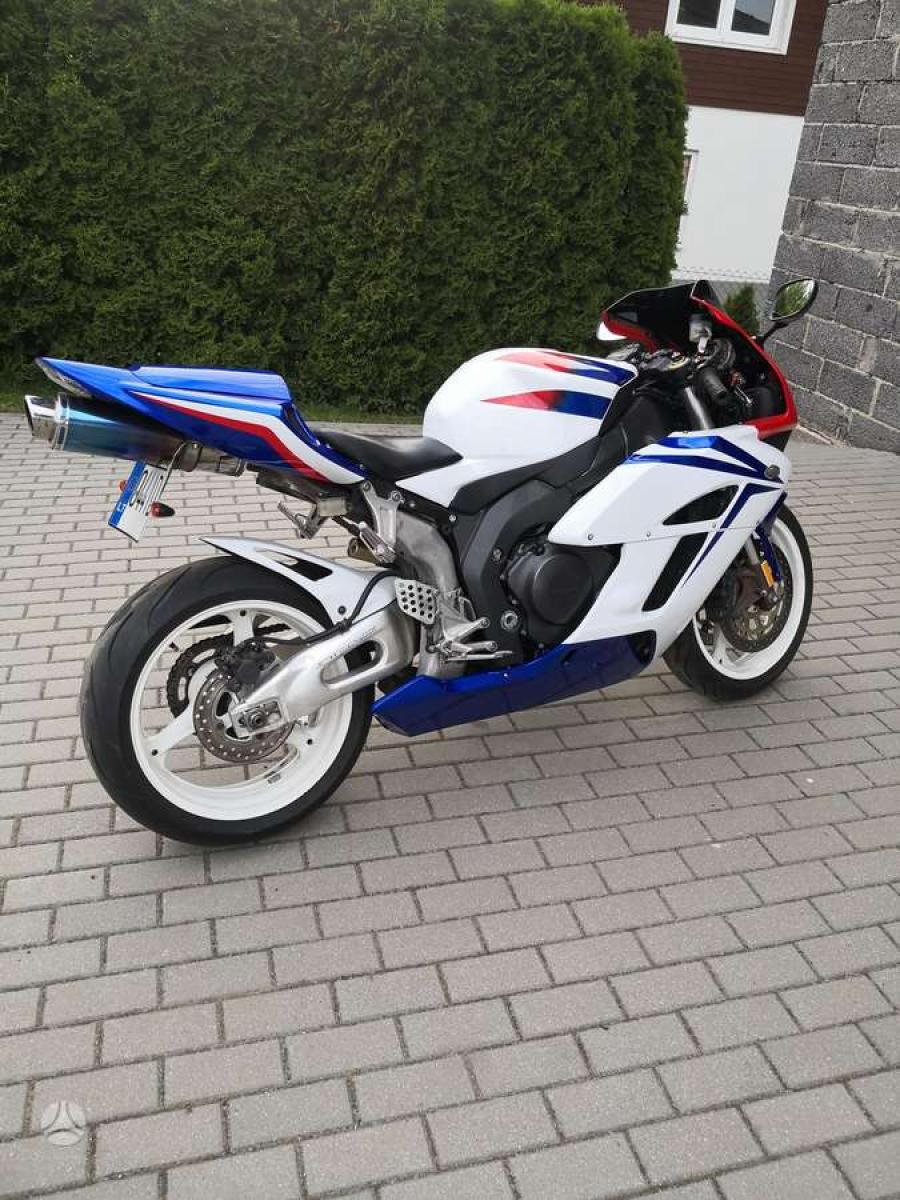 Honda Cbr 2005 in Kretinga, with an engine capacity of 1.00 L and mileage of 50 thousand km for 4200 €, photo 3 on AUTOMOTO.COM.LV