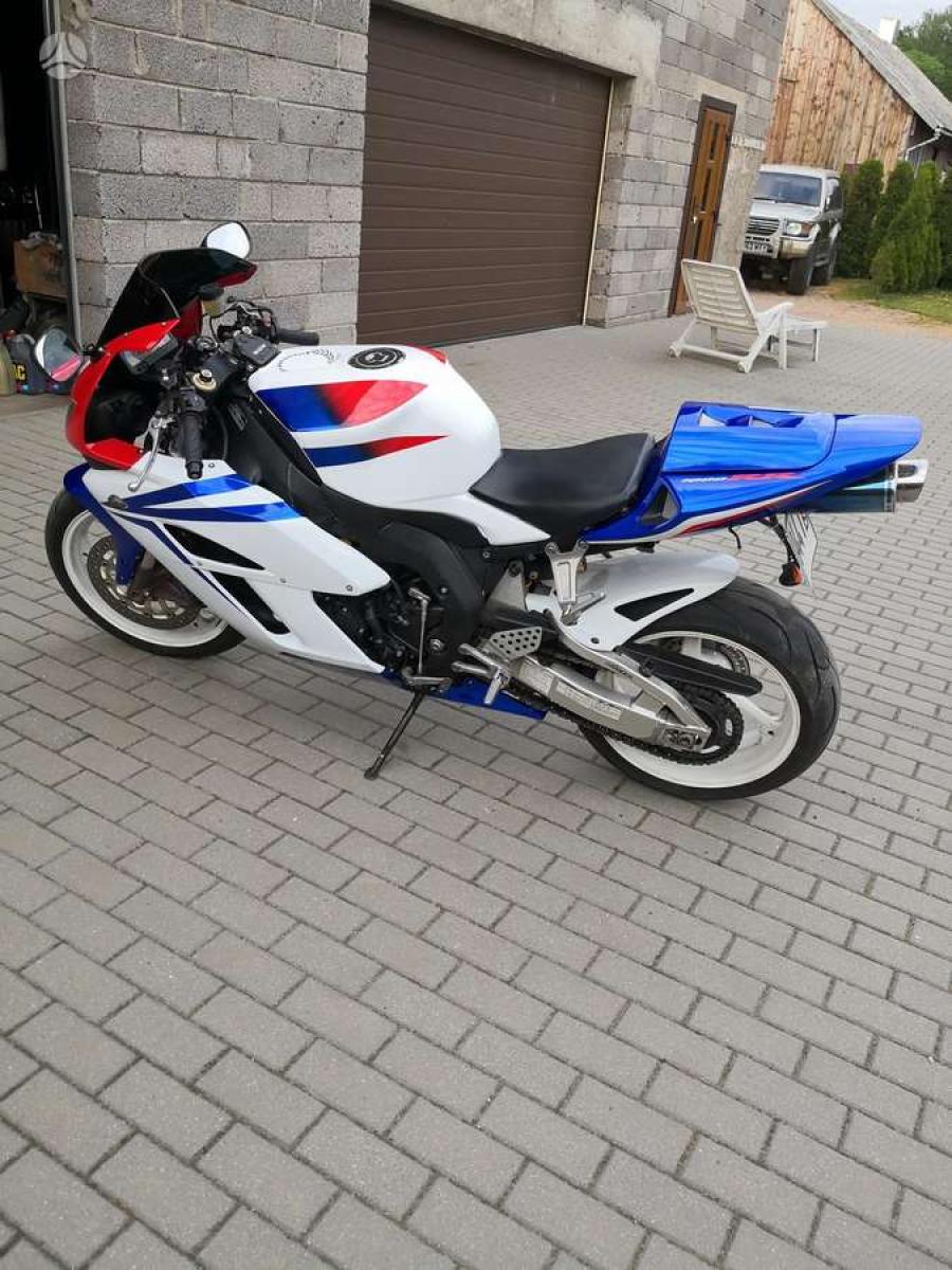Honda Cbr 2005 in Kretinga, with an engine capacity of 1.00 L and mileage of 50 thousand km for 4200 €, photo 4 on AUTOMOTO.COM.LV