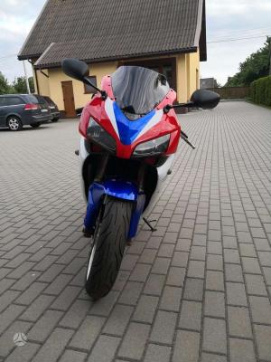 Honda Cbr 2005 in Kretinga, with an engine capacity of 1.00 L and mileage of 50 thousand km for 4200 €, photo 8 on AUTOMOTO.COM.LV