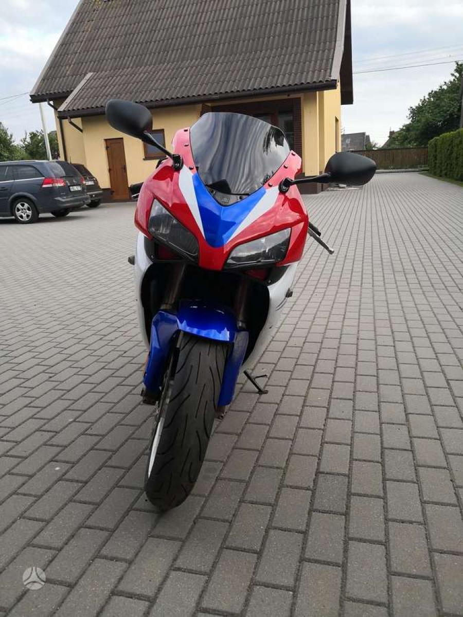 Honda Cbr 2005 in Kretinga, with an engine capacity of 1.00 L and mileage of 50 thousand km for 4200 €, photo 8 on AUTOMOTO.COM.LV