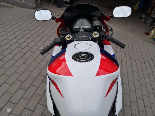 Honda Cbr 2005 in Kretinga, with an engine capacity of 1.00 L and mileage of 50 thousand km for 4200 €, photo 9 on AUTOMOTO.COM.LV