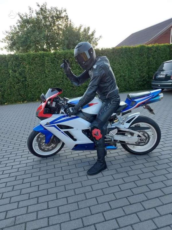 Honda Cbr 2005 in Kretinga, with an engine capacity of 1.00 L and mileage of 50 thousand km for 4200 €, photo 10 on AUTOMOTO.COM.LV