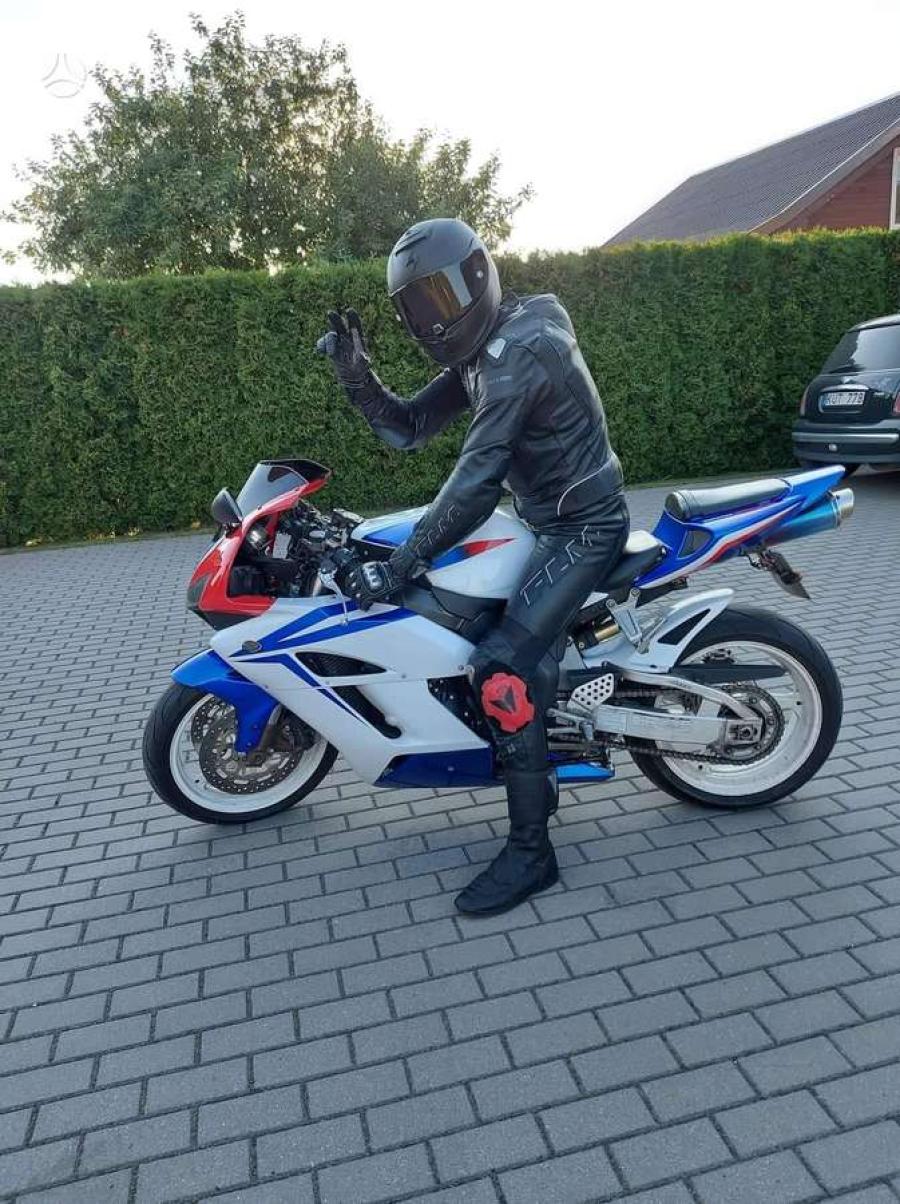 Honda Cbr 2005 in Kretinga, with an engine capacity of 1.00 L and mileage of 50 thousand km for 4200 €, photo 11 on AUTOMOTO.COM.LV