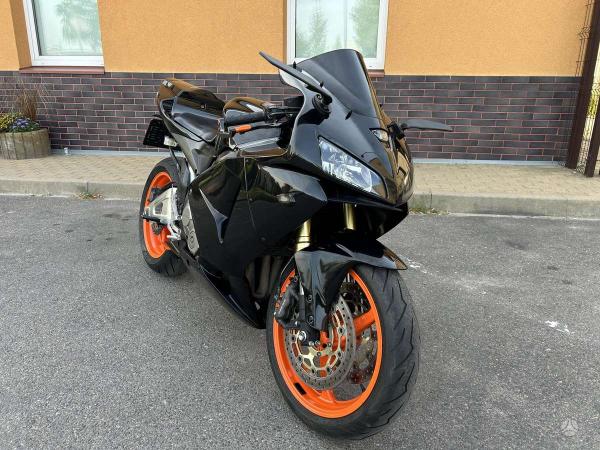 Хонда Cbr 2005 в Вильнюс, объемом двигателя 0.60 л и пробегом 37 тыс. км за 4950 €, фото 1 на AUTOMOTO.COM.LV