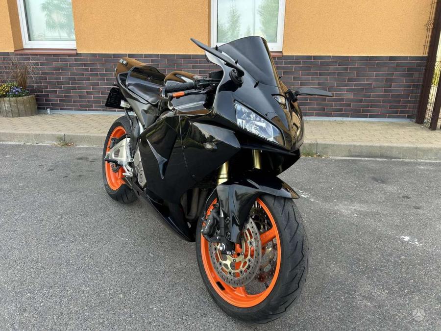 Хонда Cbr 2005 в Вильнюс, объемом двигателя 0.60 л и пробегом 37 тыс. км за 4950 €, фото 1 на AUTOMOTO.COM.LV