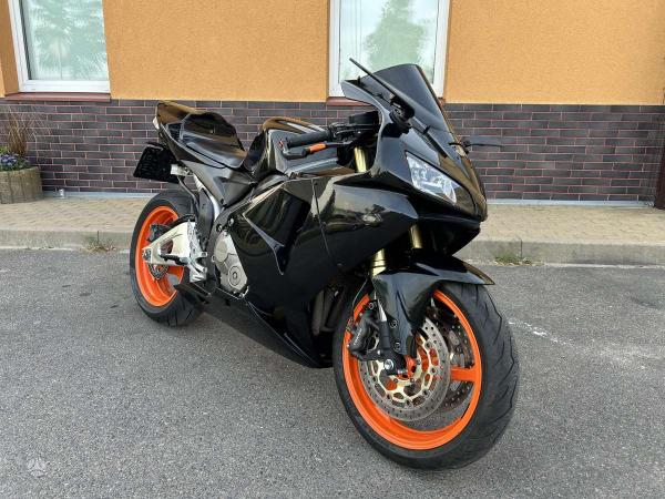 Хонда Cbr 2005 в Вильнюс, объемом двигателя 0.60 л и пробегом 37 тыс. км за 4950 €, фото 2 на AUTOMOTO.COM.LV