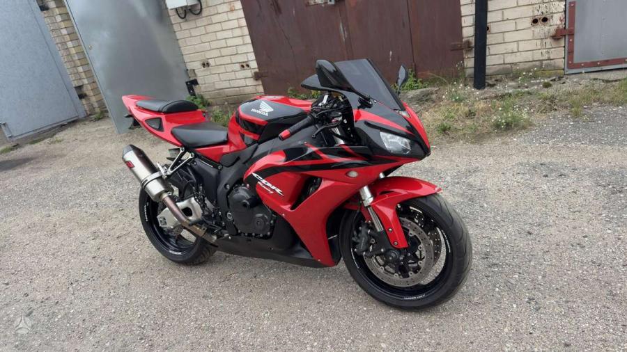 Honda Cbr 2006 in Utena, with an engine capacity of 1.00 L and mileage of 46 thousand km for 5500 €, photo 1 on AUTOMOTO.COM.LV