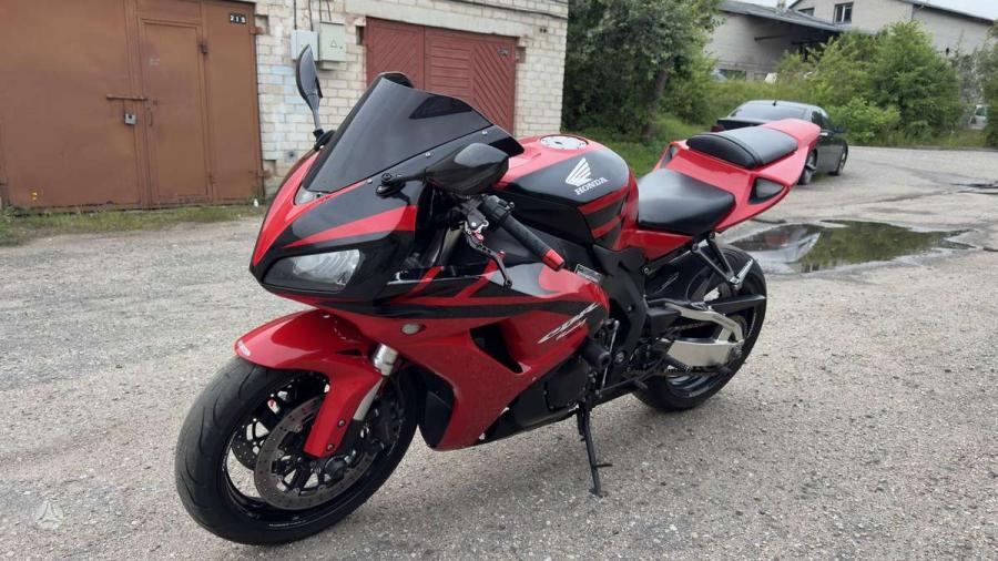 Honda Cbr 2006 in Utena, with an engine capacity of 1.00 L and mileage of 46 thousand km for 5500 €, photo 4 on AUTOMOTO.COM.LV