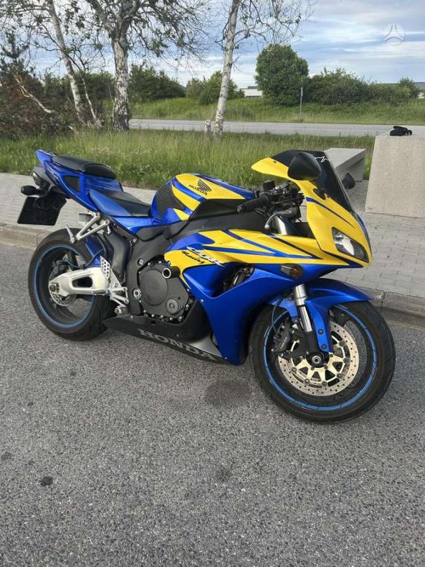 Хонда Cbr 2006 в Клайпеда, объемом двигателя 1.00 л и пробегом 42 тыс. км за 4500 €, фото 2 на AUTOMOTO.COM.LV