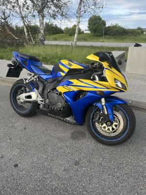 Хонда Cbr 2006 в Клайпеда, объемом двигателя 1.00 л и пробегом 42 тыс. км за 4500 €, фото 3 на AUTOMOTO.COM.LV