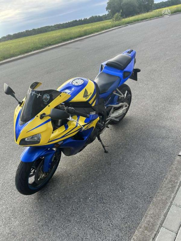 Хонда Cbr 2006 в Клайпеда, объемом двигателя 1.00 л и пробегом 42 тыс. км за 4500 €, фото 3 на AUTOMOTO.COM.LV