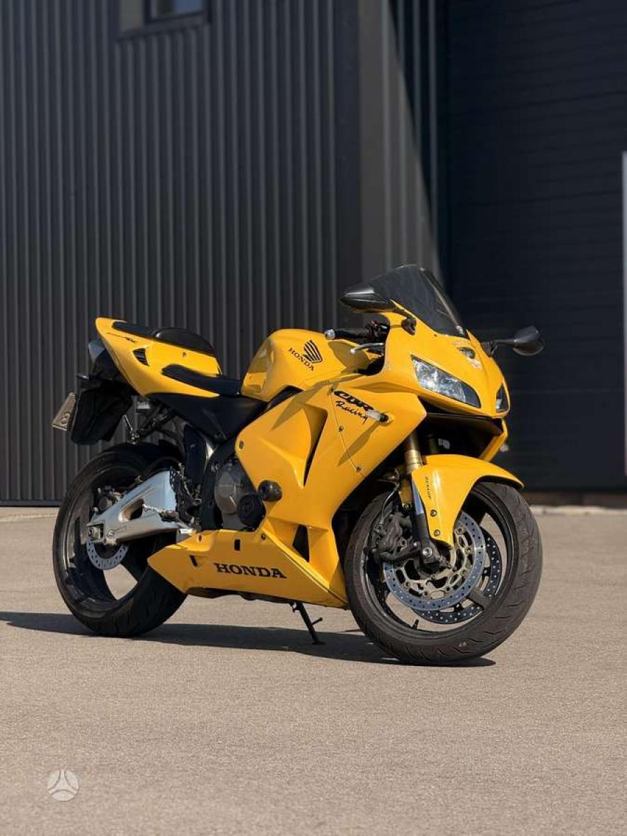 Хонда Cbr 2006 в Мажейкяй, объемом двигателя 0.60 л и пробегом 42 тыс. км за 3650 €, фото 3 на AUTOMOTO.COM.LV