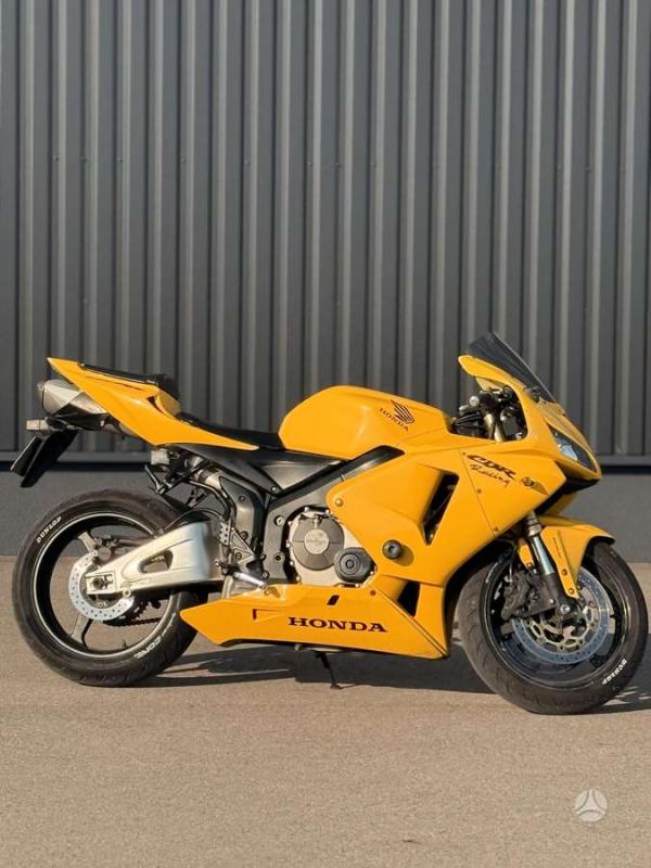 Хонда Cbr 2006 в Мажейкяй, объемом двигателя 0.60 л и пробегом 42 тыс. км за 3650 €, фото 3 на AUTOMOTO.COM.LV
