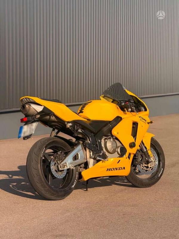 Хонда Cbr 2006 в Мажейкяй, объемом двигателя 0.60 л и пробегом 42 тыс. км за 3650 €, фото 4 на AUTOMOTO.COM.LV