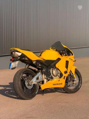Хонда Cbr 2006 в Мажейкяй, объемом двигателя 0.60 л и пробегом 42 тыс. км за 3650 €, фото 5 на AUTOMOTO.COM.LV