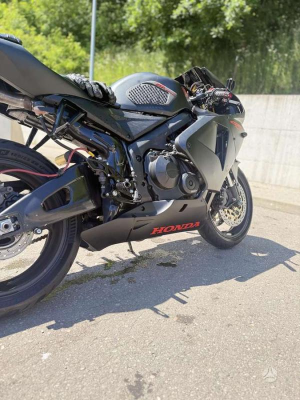 Honda Cbr 2006 in Vilnius, with an engine capacity of 0.60 L and mileage of 55 thousand km for 3200 €, photo 5 on AUTOMOTO.COM.LV