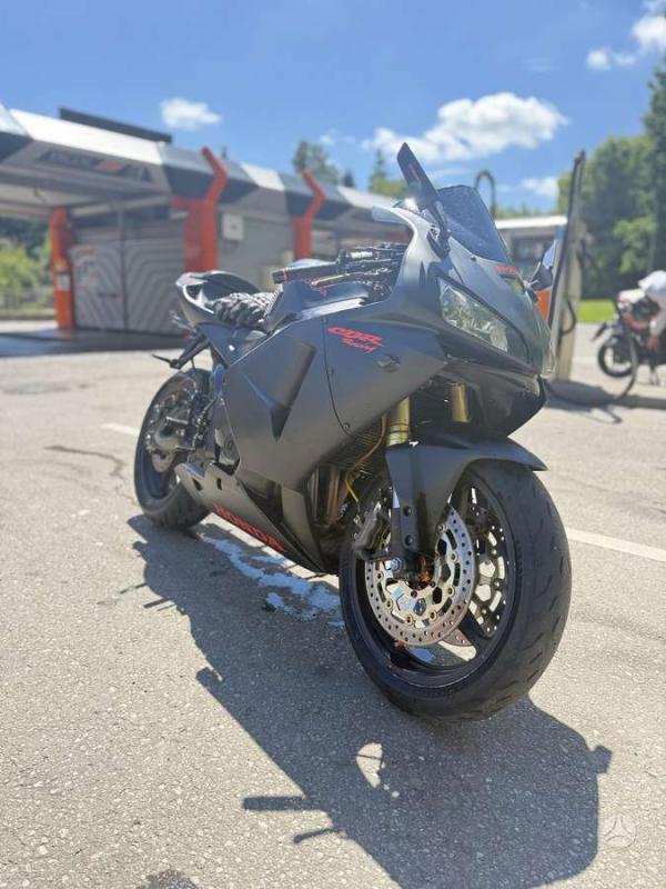 Honda Cbr 2006 Viļņa, ar dzinēja tilpumu 0.60 L un nobraukumu 55 tūkst. km par 3200 €, foto 1 vietnē AUTOMOTO.COM.LV