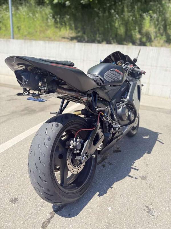 Honda Cbr 2006 Viļņa, ar dzinēja tilpumu 0.60 L un nobraukumu 55 tūkst. km par 3200 €, foto 3 vietnē AUTOMOTO.COM.LV