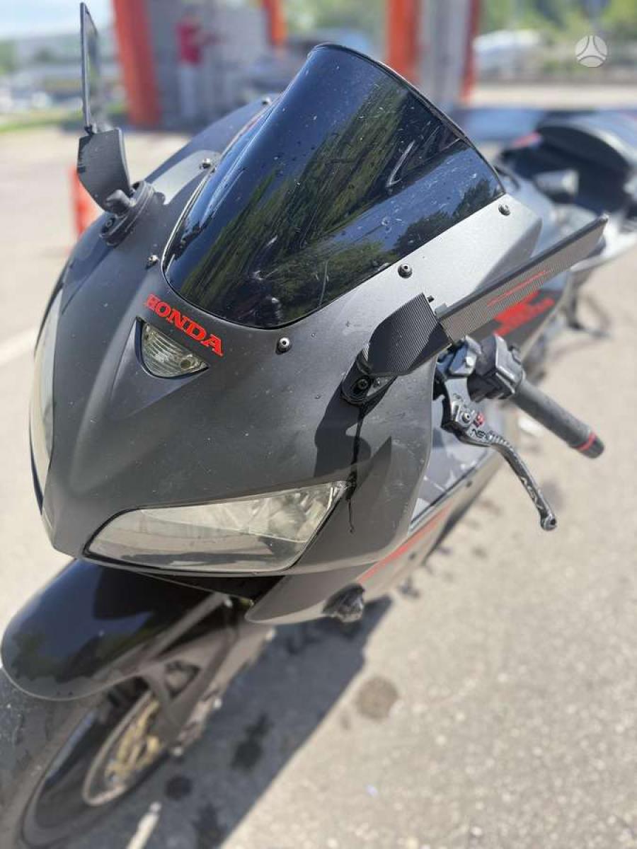 Honda Cbr 2006 Viļņa, ar dzinēja tilpumu 0.60 L un nobraukumu 55 tūkst. km par 3200 €, foto 8 vietnē AUTOMOTO.COM.LV