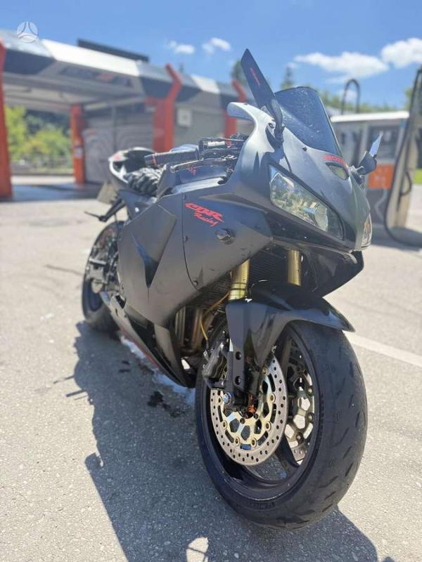 Honda Cbr 2006 Viļņa, ar dzinēja tilpumu 0.60 L un nobraukumu 55 tūkst. km par 3200 €, foto 8 vietnē AUTOMOTO.COM.LV