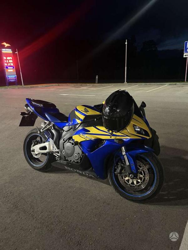 Honda Cbr 2006 Klaipėda, ar dzinēja tilpumu 1.00 L un nobraukumu 42 tūkst. km par 3600 €, foto 3 vietnē AUTOMOTO.COM.LV