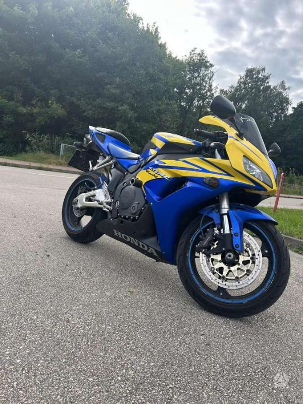 Honda Cbr 2006 Klaipėda, ar dzinēja tilpumu 1.00 L un nobraukumu 42 tūkst. km par 3600 €, foto 4 vietnē AUTOMOTO.COM.LV