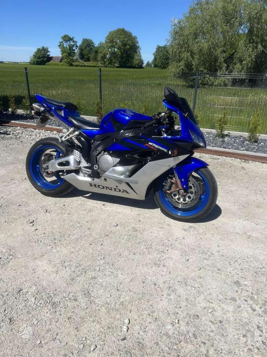 Honda Cbr 2006 Joniškis, ar dzinēja tilpumu 1.00 L un nobraukumu 44 tūkst. km par 3100 €, foto 1 vietnē AUTOMOTO.COM.LV