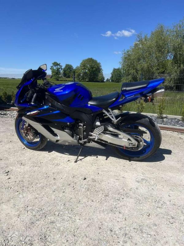 Honda Cbr 2006 Joniškis, ar dzinēja tilpumu 1.00 L un nobraukumu 44 tūkst. km par 3100 €, foto 3 vietnē AUTOMOTO.COM.LV