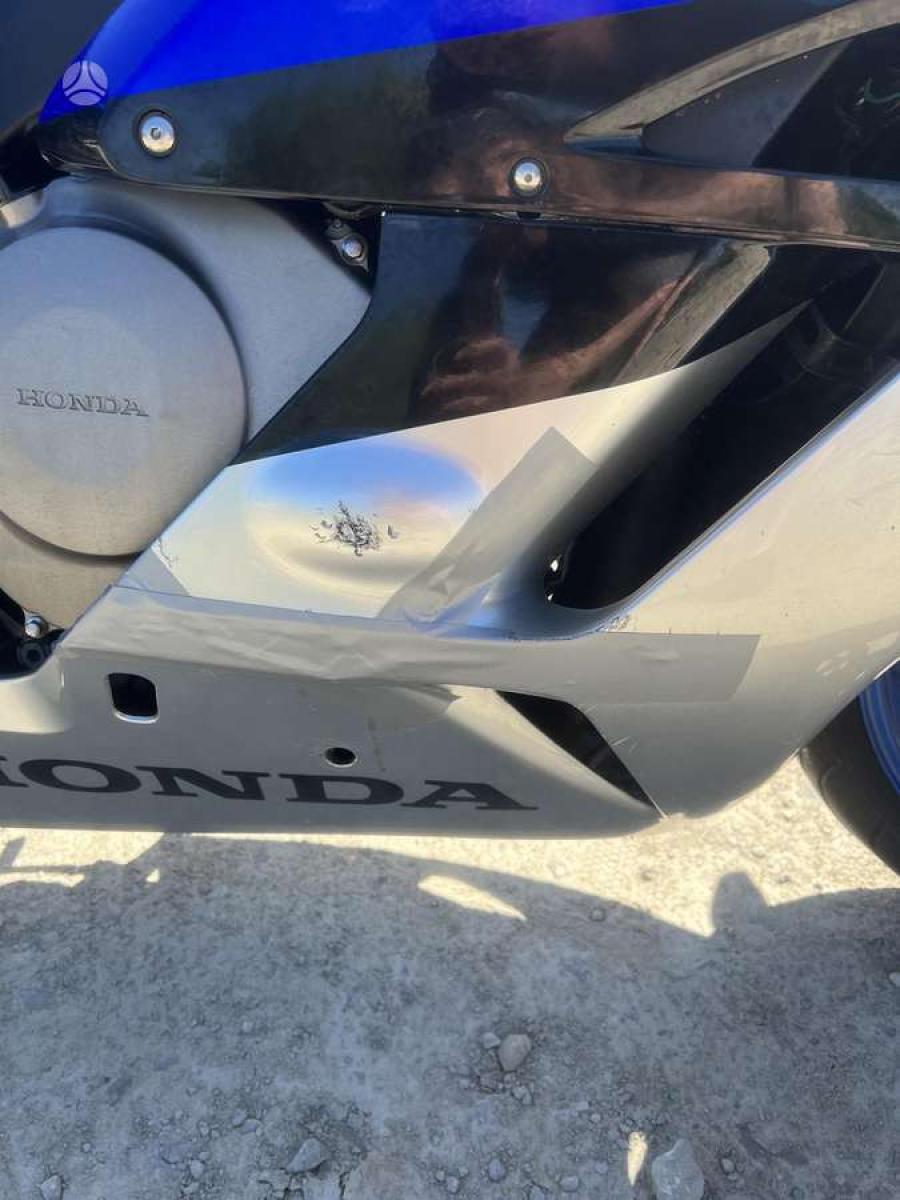 Honda Cbr 2006 Joniškis, ar dzinēja tilpumu 1.00 L un nobraukumu 44 tūkst. km par 3100 €, foto 10 vietnē AUTOMOTO.COM.LV