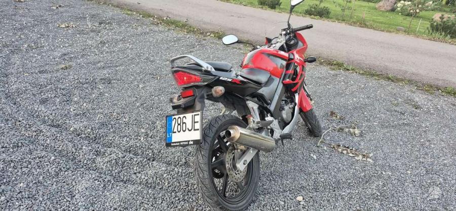 Honda Cbr 2006 in Kursenai, with an engine capacity of 0.13 L and mileage of 20 thousand km for 1750 €, photo 4 on AUTOMOTO.COM.LV