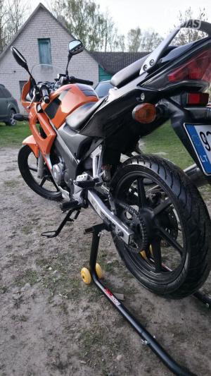 Honda Cbr 2006 in Pasvalys, with an engine capacity of 0.13 L and mileage of 43 thousand km for 1280 €, photo 3 on AUTOMOTO.COM.LV