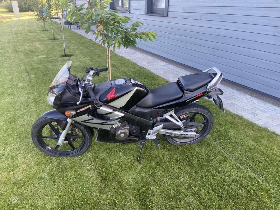 Хонда Cbr 2006 в Шяуляй, объемом двигателя 0.13 л и пробегом 43 тыс. км за 999 €, фото 1 на AUTOMOTO.COM.LV