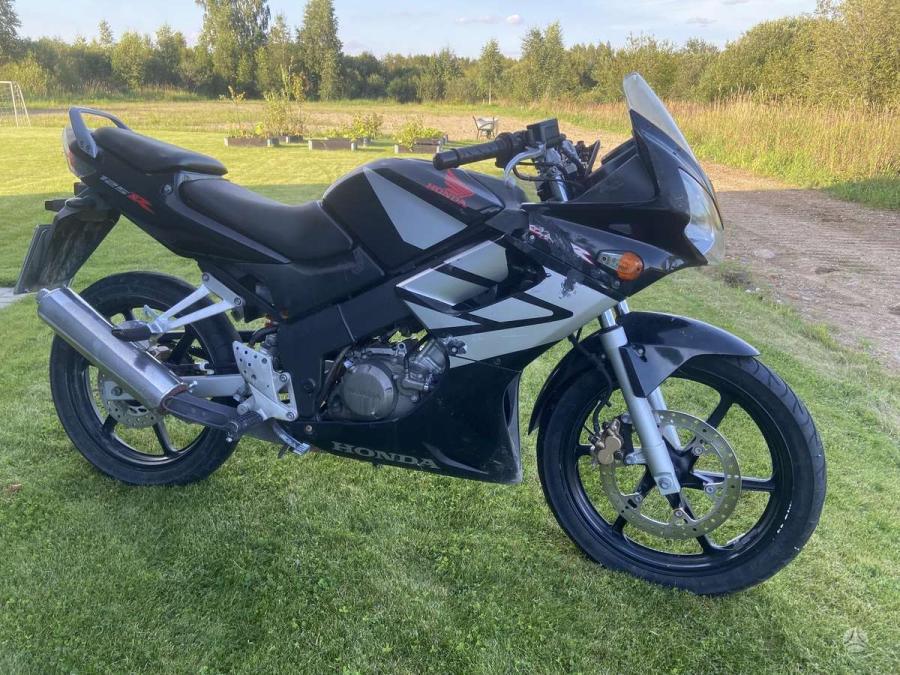 Хонда Cbr 2006 в Шяуляй, объемом двигателя 0.13 л и пробегом 43 тыс. км за 999 €, фото 3 на AUTOMOTO.COM.LV