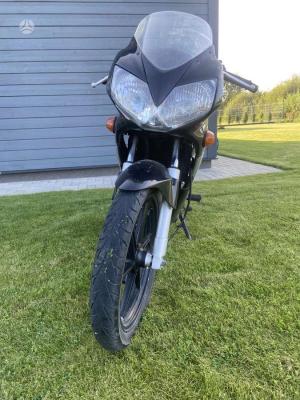 Хонда Cbr 2006 в Шяуляй, объемом двигателя 0.13 л и пробегом 43 тыс. км за 999 €, фото 4 на AUTOMOTO.COM.LV