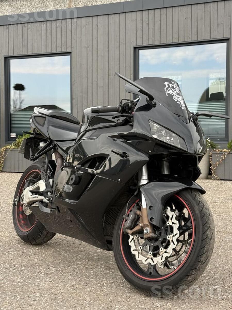 Хонда Cbr 2006 в Рига, объемом двигателя 1.00 л и пробегом 0 тыс. км за 4190 €, фото 1 на AUTOMOTO.COM.LV