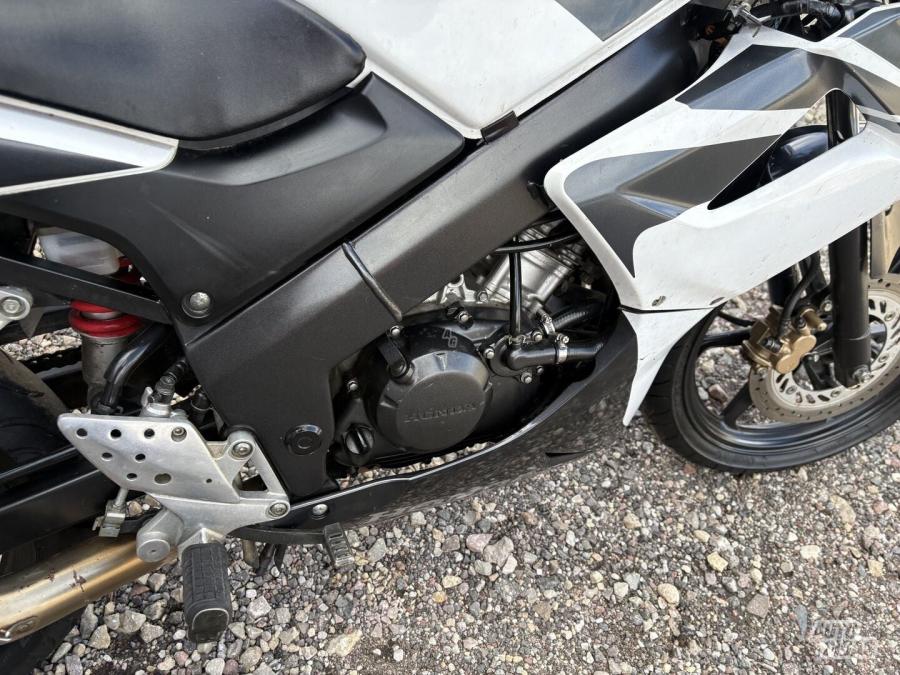 Honda Cbr 2007 Kelmė, ar dzinēja tilpumu 0.13 L un nobraukumu 24 tūkst. km par 675 €, foto 14 vietnē AUTOMOTO.COM.LV