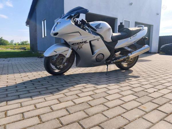 Honda Cbr 2008 in Klaipeda, with an engine capacity of 1.10 L and mileage of 60 thousand km for 2450 €, photo 1 on AUTOMOTO.COM.LV