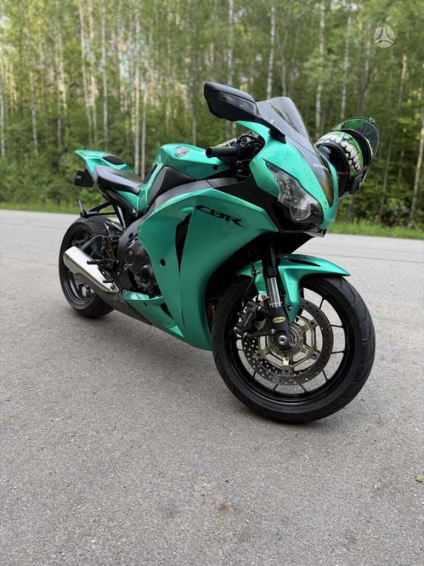 Хонда Cbr 2008 в Плунге, объемом двигателя 1.00 л и пробегом 44 тыс. км за 5000 €, фото 1 на AUTOMOTO.COM.LV